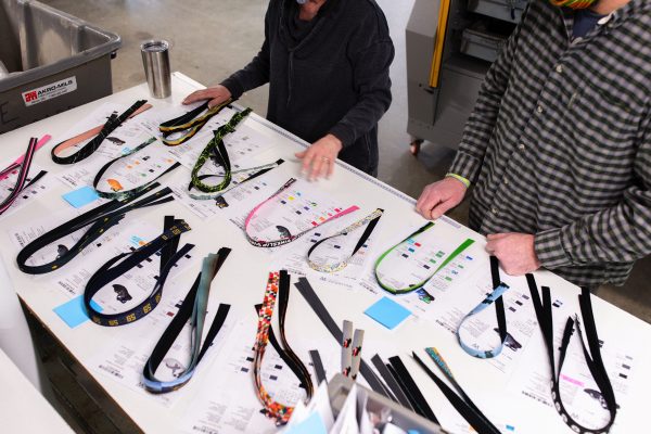 愛用のCHACOサンダルをゴミにしないプログラム「ReCHACO」 | PEAKS