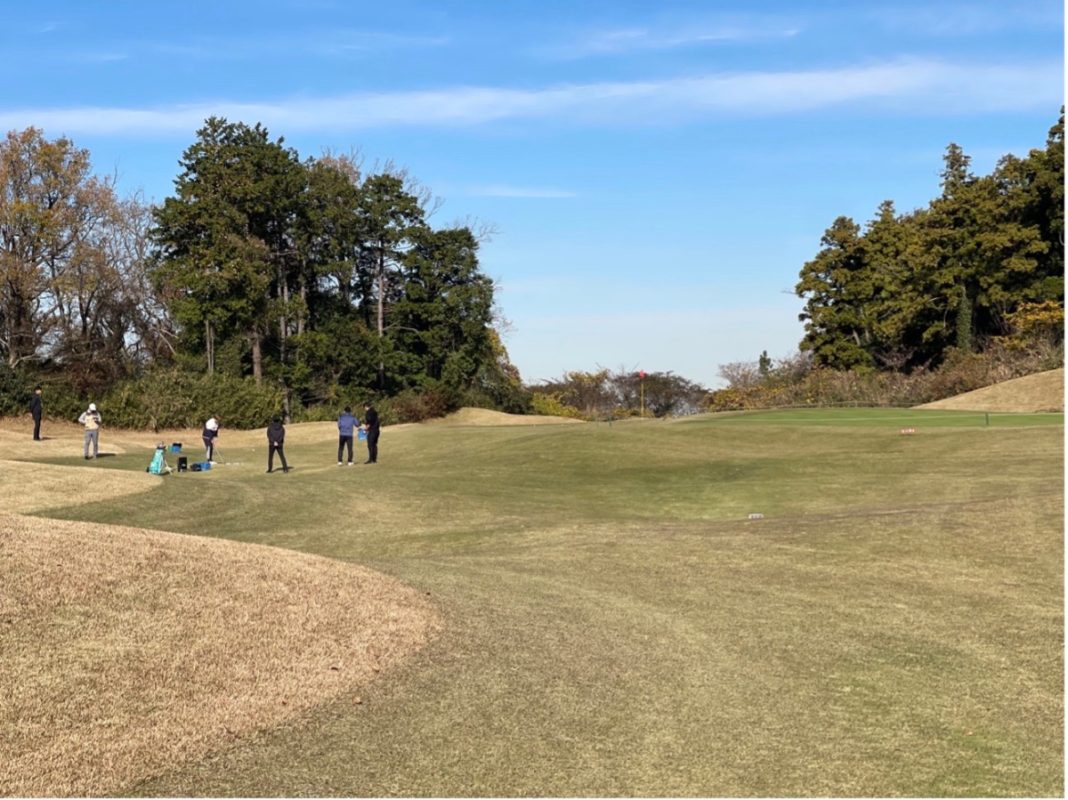 「タイトリスト」新ボールをEVEN編集長が打ってみた「プロV1」と「プロV1x」2025年モデルを体感 | EVEN